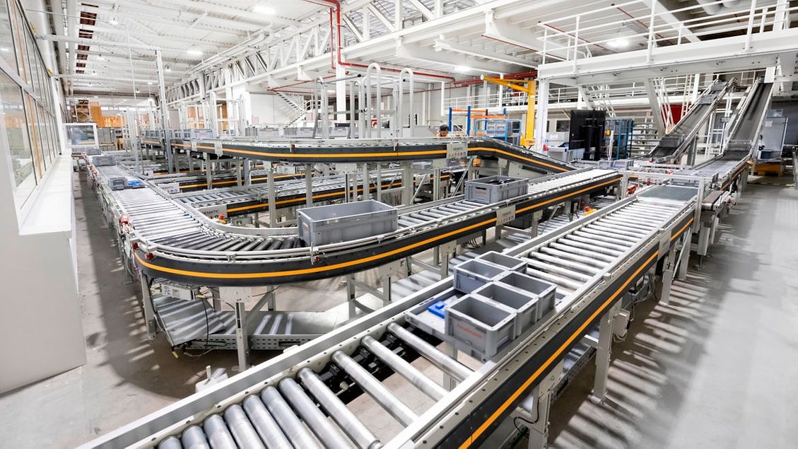 Conveyor advancements keep automated processes in lockstep | Beverage ...